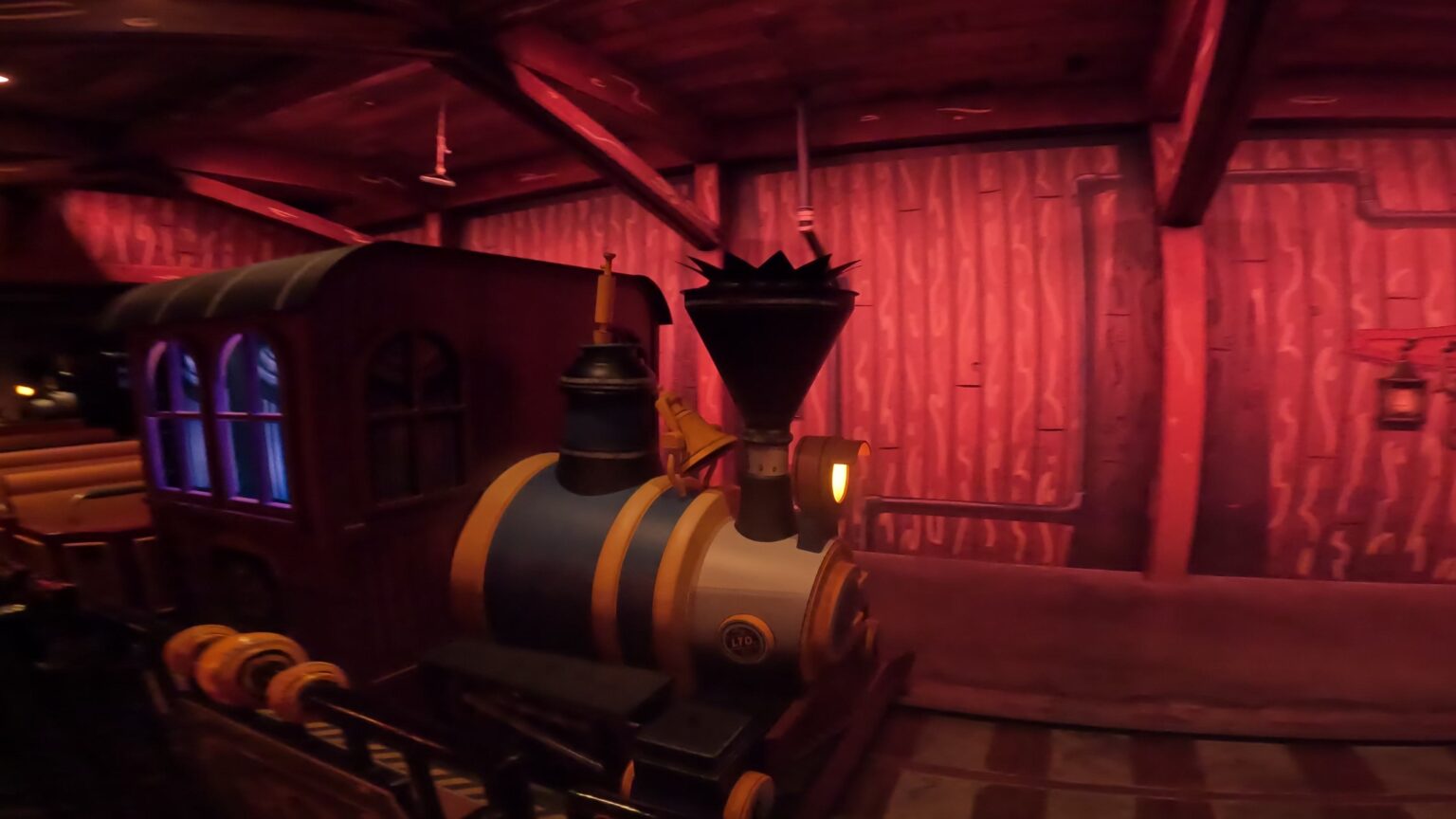 Beginner's Guide: Mickey and Minnie's Runaway Railway (Tips and Video)