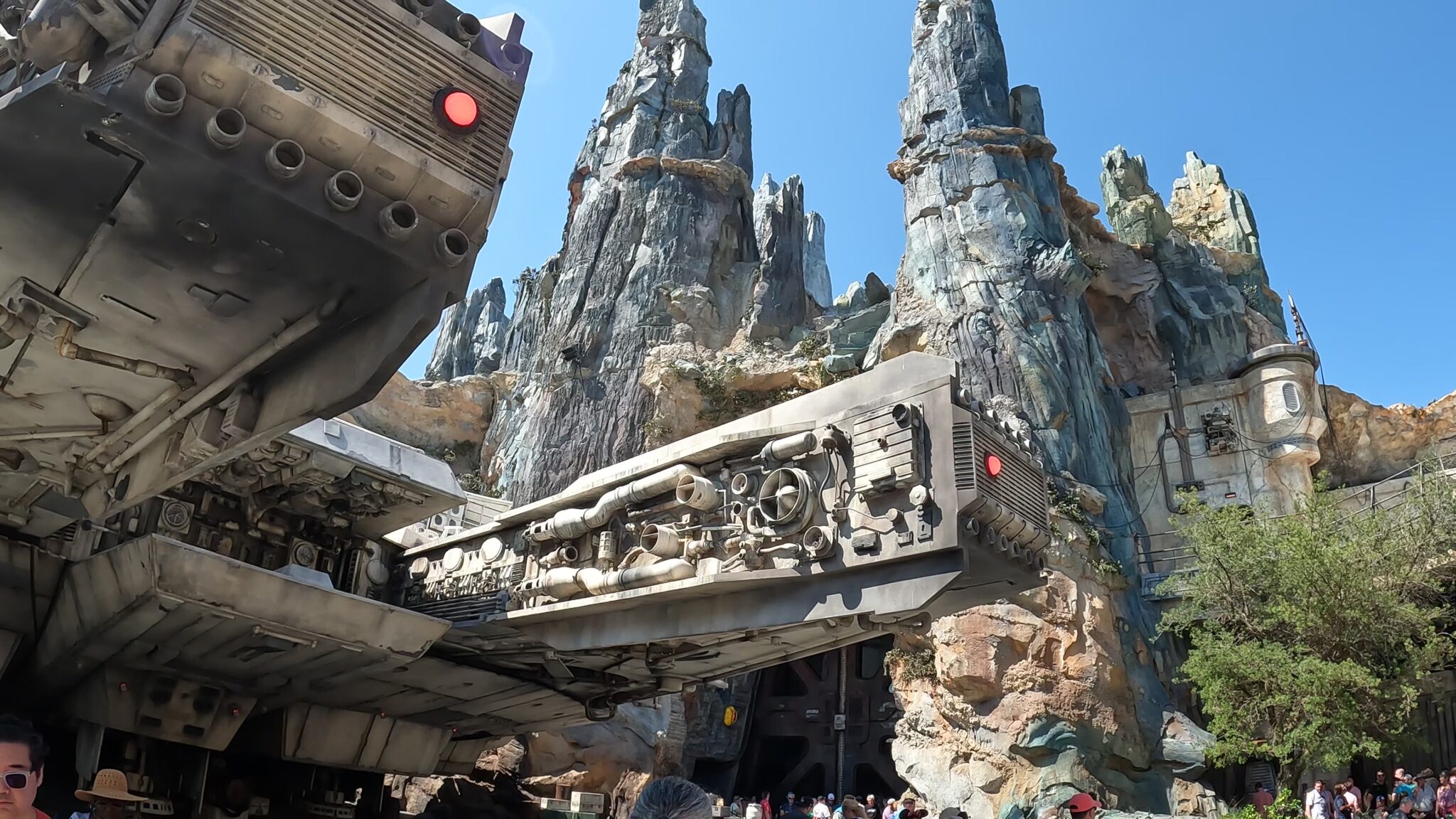 Beginner's Guide-Millennium Falcon: Smuggler's Run Ride at Disney (Tips ...