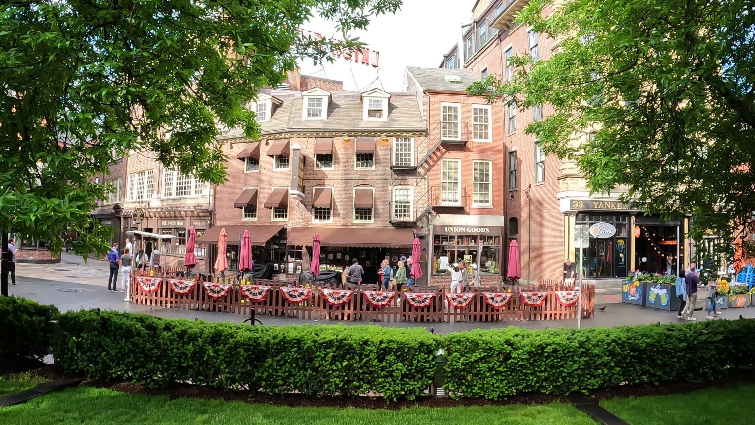 Boston Freedom Trail Walk from Faneuil Hall to Paul Revere House (video)